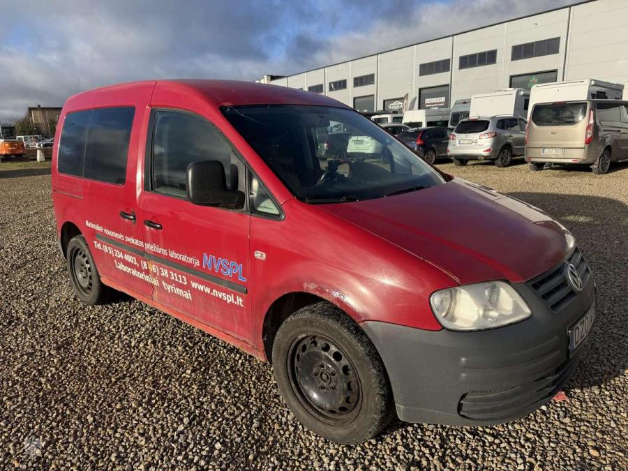 Red Volkswagen Caddy 2008 in Vilnius, with an engine capacity of 1.90 L and mileage of 700 thousand km for 1000 €, photo 1 on AUTOMOTO.COM.LV