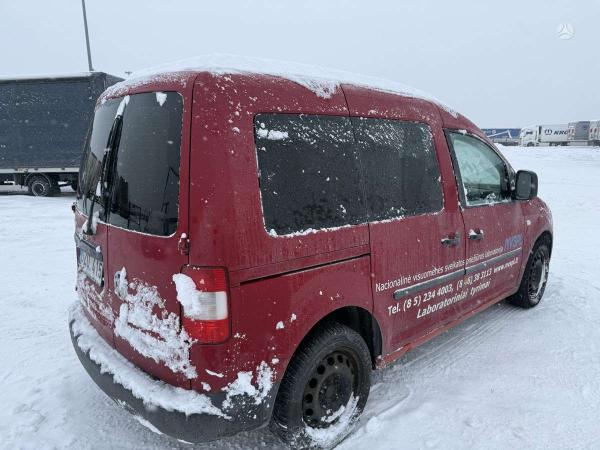 Red Volkswagen Caddy 2008 in Vilnius, with an engine capacity of 1.90 L and mileage of 710 thousand km for 1000 €, photo 5 on AUTOMOTO.COM.LV