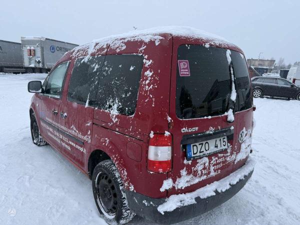 Red Volkswagen Caddy 2008 in Vilnius, with an engine capacity of 1.90 L and mileage of 710 thousand km for 1000 €, photo 6 on AUTOMOTO.COM.LV