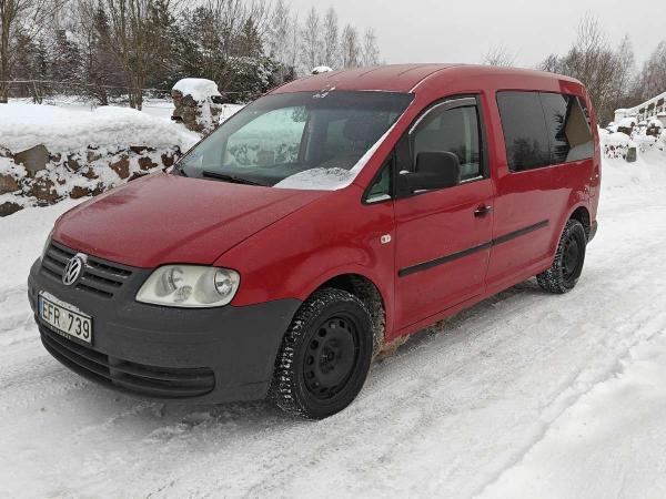 Red Volkswagen Caddy 2008 in Vilnius, with an engine capacity of 1.90 L and mileage of 500 thousand km for 2550 €, photo 1 on AUTOMOTO.COM.LV