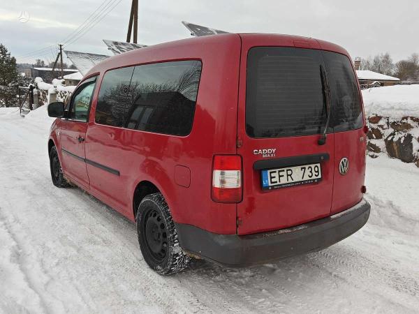 Red Volkswagen Caddy 2008 in Vilnius, with an engine capacity of 1.90 L and mileage of 500 thousand km for 2550 €, photo 2 on AUTOMOTO.COM.LV