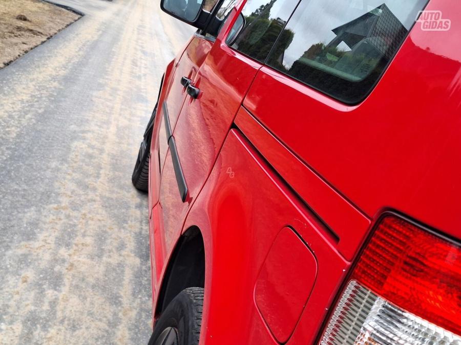 Red Volkswagen Caddy 2008 in Mazeikiai, with an engine capacity of 1.90 L and mileage of 299 thousand km for 3850 €, photo 13 on AUTOMOTO.COM.LV