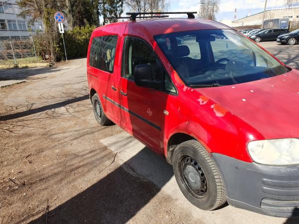 Red Volkswagen Caddy 2008 in Kaunas, with an engine capacity of 1.90 L and mileage of 391 thousand km for 3000 €, photo 3 on AUTOMOTO.COM.LV