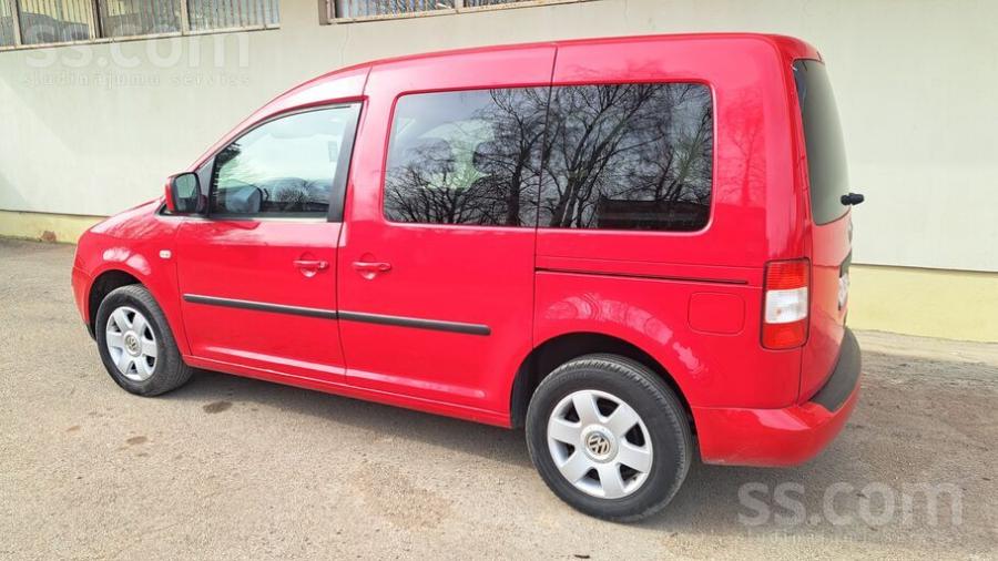 Red Volkswagen Caddy 2008 in Ogre, with an engine capacity of 1.60 L and mileage of 209 thousand km for 4950 €, photo 3 on AUTOMOTO.COM.LV