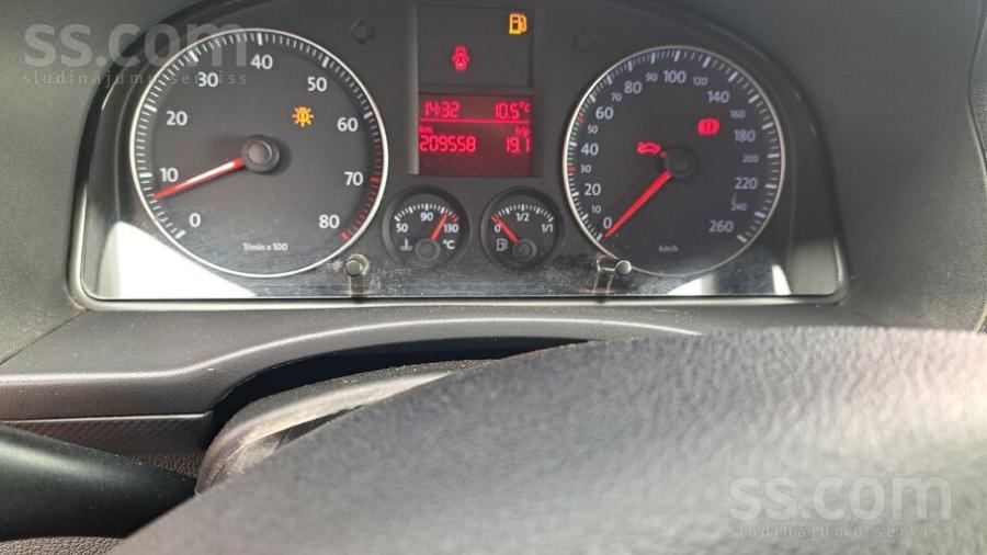 Red Volkswagen Caddy 2008 in Ogre, with an engine capacity of 1.60 L and mileage of 209 thousand km for 4950 €, photo 17 on AUTOMOTO.COM.LV