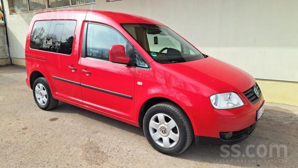 Red Volkswagen Caddy 2008 in Ogre, with an engine capacity of 1.60 L and mileage of 209 thousand km for 4950 €, photo 1 on AUTOMOTO.COM.LV