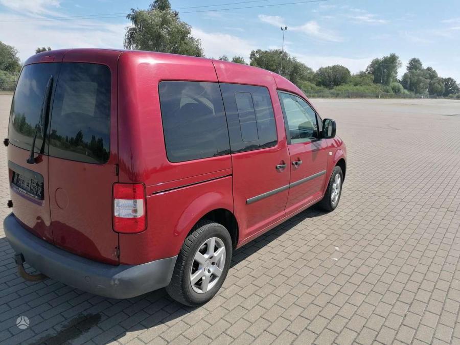 Sarkans Volkswagen Caddy 2008 Marijampole, ar dzinēja tilpumu 1.60 L un nobraukumu 296 tūkst. km par 2490 €, foto 3 vietnē AUTOMOTO.COM.LV