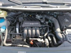 Sarkans Volkswagen Caddy 2008 Marijampole, ar dzinēja tilpumu 1.60 L un nobraukumu 296 tūkst. km par 2490 €, foto 10 vietnē AUTOMOTO.COM.LV