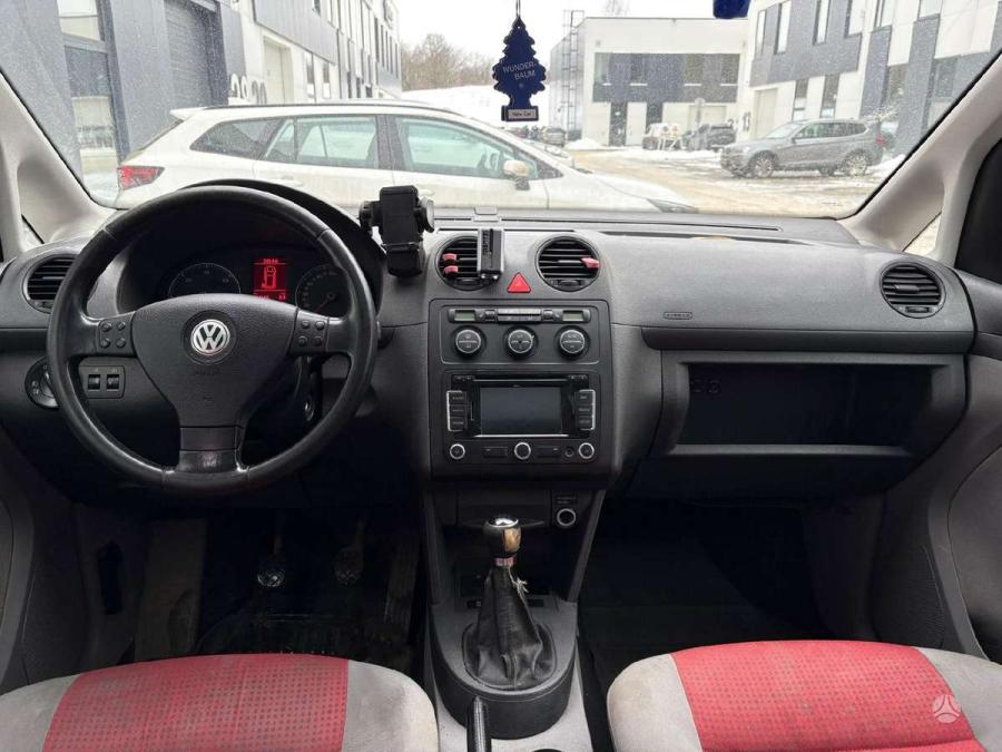 Sarkans Volkswagen Caddy 2009 Viļņa, ar dzinēja tilpumu 1.97 L un nobraukumu 395 tūkst. km par 2500 €, foto 9 vietnē AUTOMOTO.COM.LV