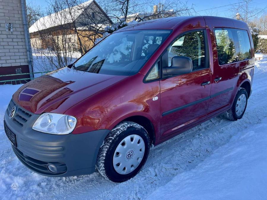 Red Volkswagen Caddy 2009 in Kelme, with an engine capacity of 1.90 L and mileage of 240 thousand km for 3250 €, photo 1 on AUTOMOTO.COM.LV