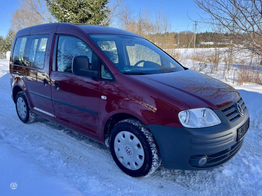 Red Volkswagen Caddy 2009 in Kelme, with an engine capacity of 1.90 L and mileage of 240 thousand km for 3250 €, photo 3 on AUTOMOTO.COM.LV