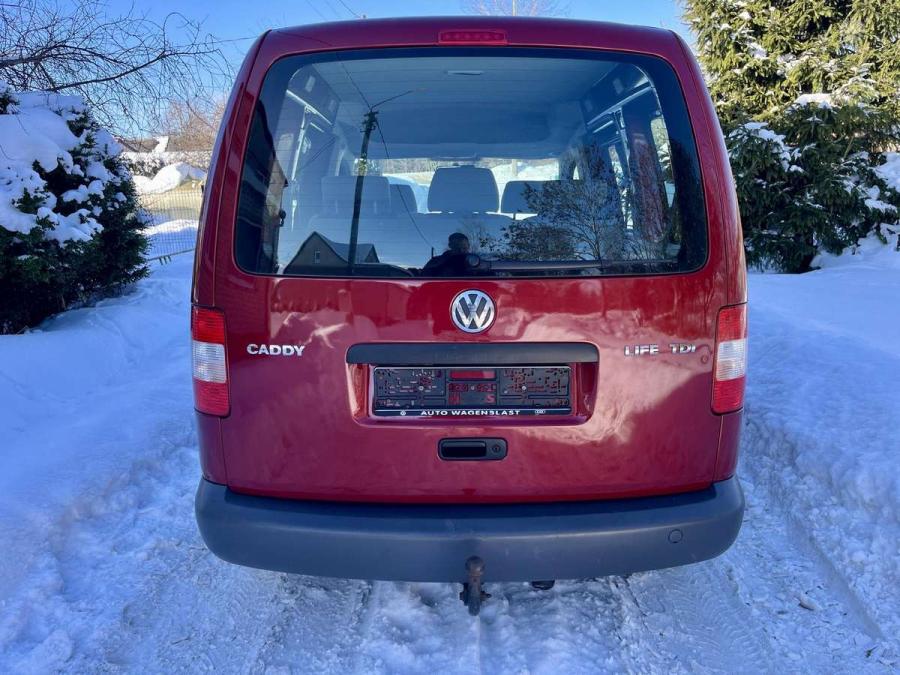 Red Volkswagen Caddy 2009 in Kelme, with an engine capacity of 1.90 L and mileage of 240 thousand km for 3250 €, photo 5 on AUTOMOTO.COM.LV