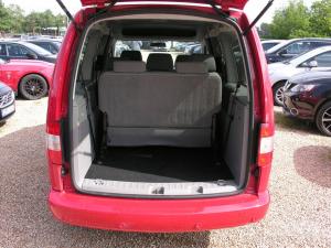 Red Volkswagen Caddy 2009 in Riga, with an engine capacity of 1.90 L and mileage of 225 thousand km for 6100 €, photo 6 on AUTOMOTO.COM.LV