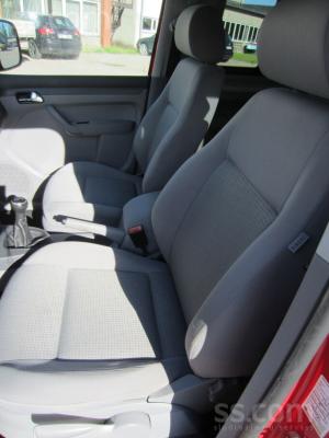 Red Volkswagen Caddy 2009 in Riga, with an engine capacity of 1.90 L and mileage of 216 thousand km for 5950 €, photo 20 on AUTOMOTO.COM.LV