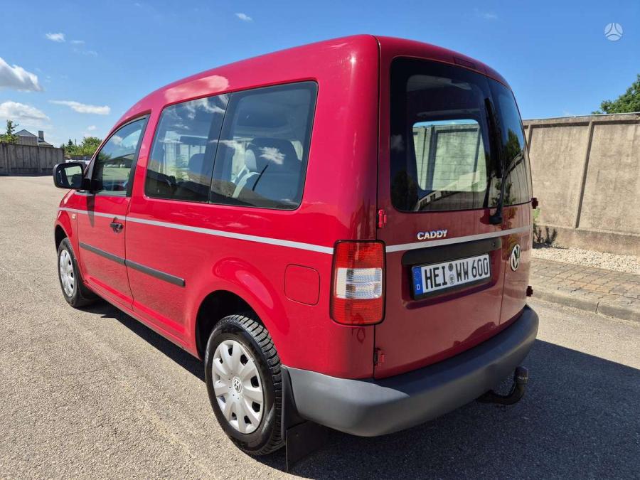 Red Volkswagen Caddy 2009 in Mazeikiai, with an engine capacity of 1.90 L and mileage of 295 thousand km for 4199 €, photo 4 on AUTOMOTO.COM.LV
