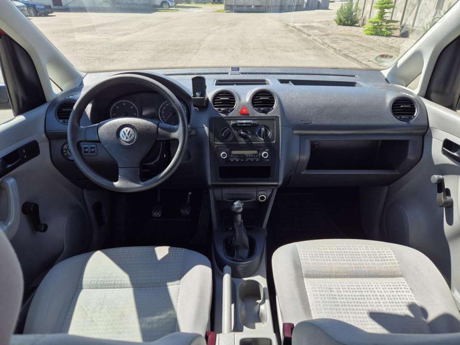 Red Volkswagen Caddy 2009 in Mazeikiai, with an engine capacity of 1.90 L and mileage of 295 thousand km for 4199 €, photo 10 on AUTOMOTO.COM.LV