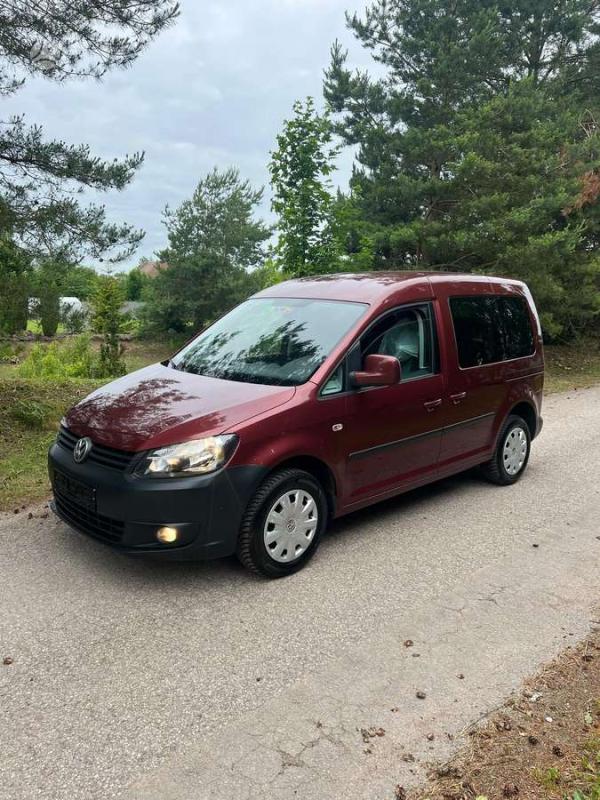 Red Volkswagen Caddy 2010 in Marijampole, with an engine capacity of 1.20 L and mileage of 227 thousand km for 4200 €, photo 2 on AUTOMOTO.COM.LV
