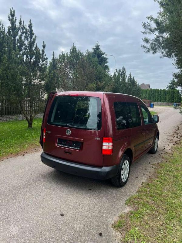 Red Volkswagen Caddy 2010 in Marijampole, with an engine capacity of 1.20 L and mileage of 227 thousand km for 4200 €, photo 6 on AUTOMOTO.COM.LV