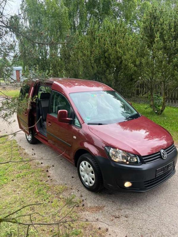 Red Volkswagen Caddy 2010 in Marijampole, with an engine capacity of 1.20 L and mileage of 227 thousand km for 4200 €, photo 8 on AUTOMOTO.COM.LV