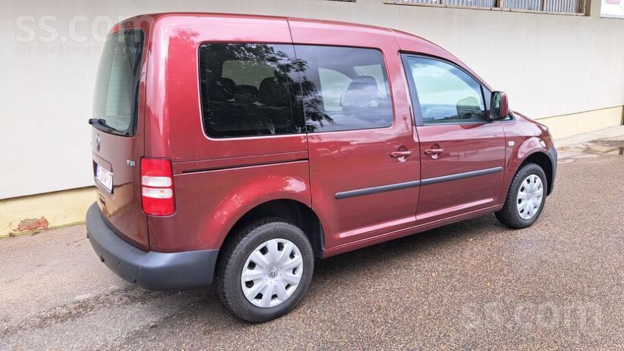Red Volkswagen Caddy 2010 in Ogre, with an engine capacity of 1.20 L and mileage of 268 thousand km for 5950 €, photo 5 on AUTOMOTO.COM.LV