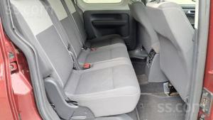 Red Volkswagen Caddy 2010 in Ogre, with an engine capacity of 1.20 L and mileage of 268 thousand km for 5950 €, photo 18 on AUTOMOTO.COM.LV