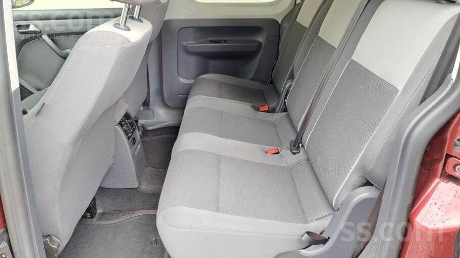 Red Volkswagen Caddy 2010 in Ogre, with an engine capacity of 1.20 L and mileage of 268 thousand km for 5950 €, photo 21 on AUTOMOTO.COM.LV