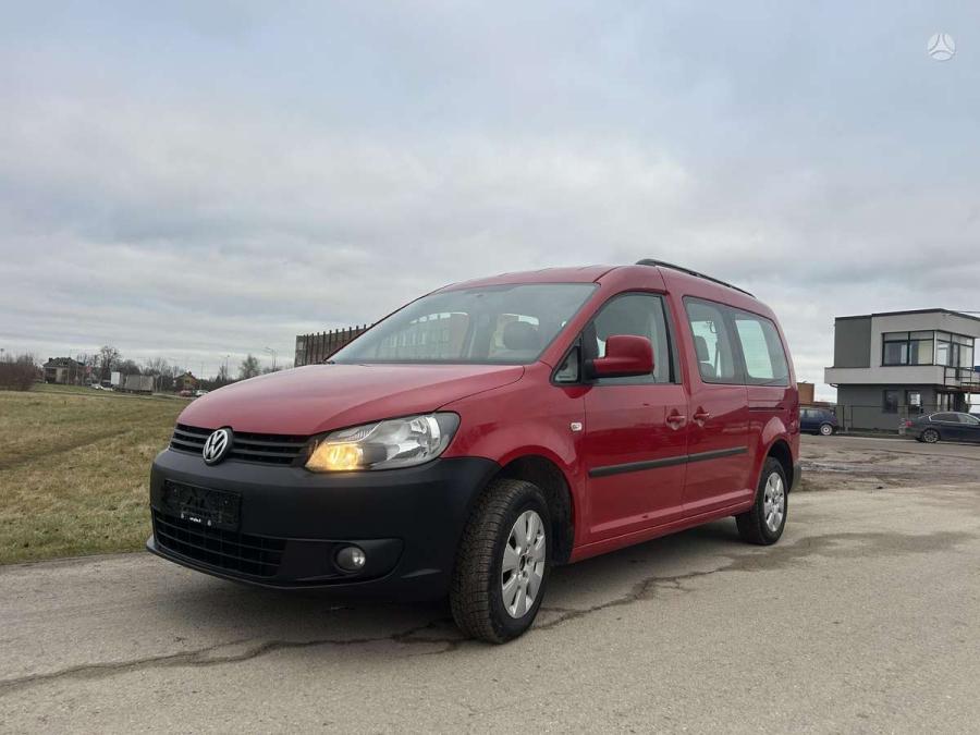 Red Volkswagen Caddy 2011 in Siauliai, with an engine capacity of 1.60 L and mileage of 292 thousand km for 5200 €, photo 1 on AUTOMOTO.COM.LV