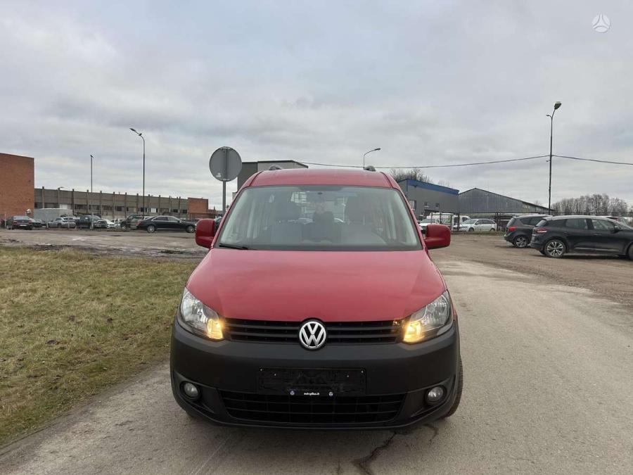 Red Volkswagen Caddy 2011 in Siauliai, with an engine capacity of 1.60 L and mileage of 292 thousand km for 5200 €, photo 2 on AUTOMOTO.COM.LV