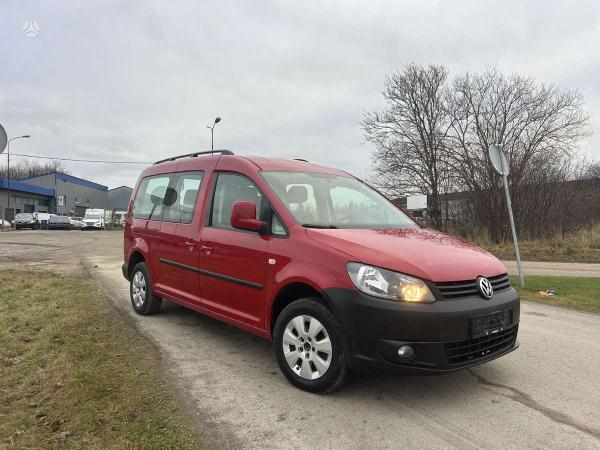 Red Volkswagen Caddy 2011 in Siauliai, with an engine capacity of 1.60 L and mileage of 292 thousand km for 5200 €, photo 3 on AUTOMOTO.COM.LV