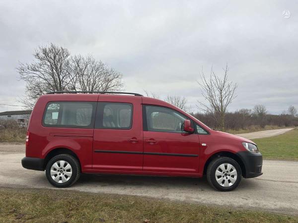 Red Volkswagen Caddy 2011 in Siauliai, with an engine capacity of 1.60 L and mileage of 292 thousand km for 5200 €, photo 4 on AUTOMOTO.COM.LV
