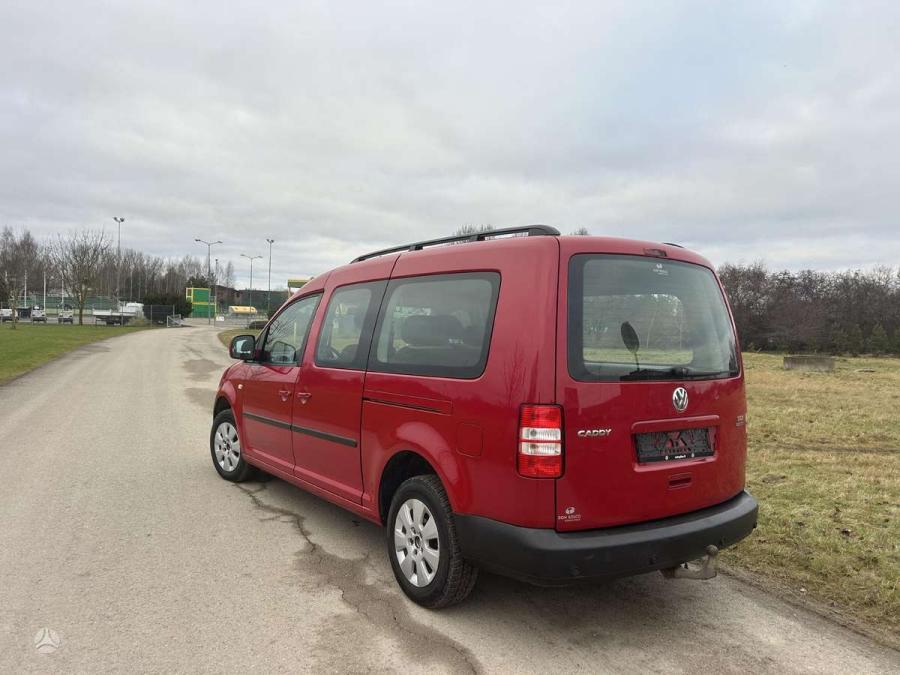 Red Volkswagen Caddy 2011 in Siauliai, with an engine capacity of 1.60 L and mileage of 292 thousand km for 5200 €, photo 7 on AUTOMOTO.COM.LV