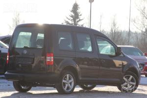 Red Volkswagen Caddy 2011 in Tukums, with an engine capacity of 1.60 L and mileage of 346 thousand km for 6990 €, photo 6 on AUTOMOTO.COM.LV