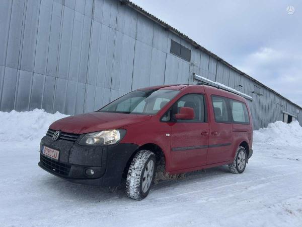 Red Volkswagen Caddy 2011 in Siauliai, with an engine capacity of 1.60 L and mileage of 294 thousand km for 4950 €, photo 1 on AUTOMOTO.COM.LV