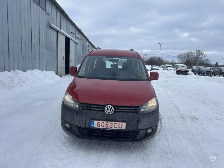 Red Volkswagen Caddy 2011 in Siauliai, with an engine capacity of 1.60 L and mileage of 294 thousand km for 4950 €, photo 2 on AUTOMOTO.COM.LV