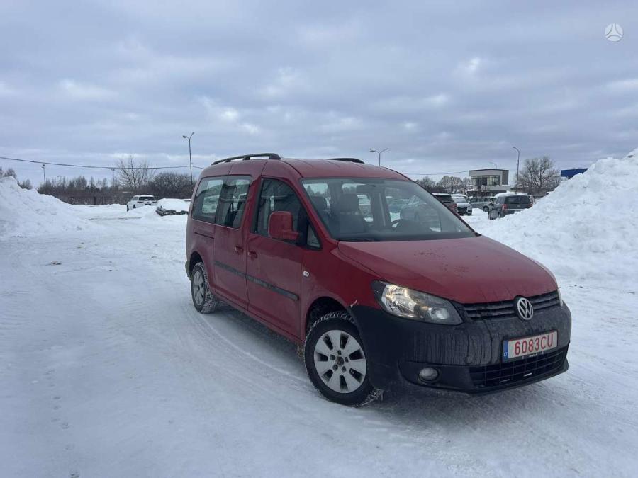 Red Volkswagen Caddy 2011 in Siauliai, with an engine capacity of 1.60 L and mileage of 294 thousand km for 4950 €, photo 3 on AUTOMOTO.COM.LV
