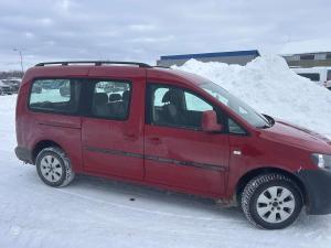 Red Volkswagen Caddy 2011 in Siauliai, with an engine capacity of 1.60 L and mileage of 294 thousand km for 4950 €, photo 4 on AUTOMOTO.COM.LV