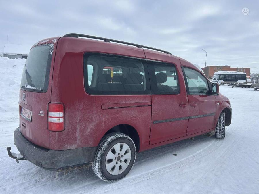 Red Volkswagen Caddy 2011 in Siauliai, with an engine capacity of 1.60 L and mileage of 294 thousand km for 4950 €, photo 6 on AUTOMOTO.COM.LV