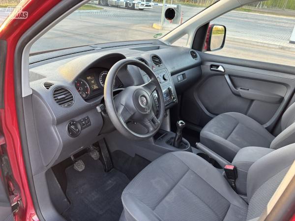 Sarkans Volkswagen Caddy 2011 Pasvalys, ar dzinēja tilpumu 1.60 L un nobraukumu 252 tūkst. km par 4950 €, foto 9 vietnē AUTOMOTO.COM.LV