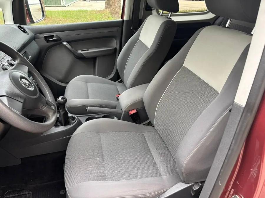 Sarkans Volkswagen Caddy 2011 Ogre, ar dzinēja tilpumu 1.20 L un nobraukumu 231 tūkst. km par 6560 €, foto 12 vietnē AUTOMOTO.COM.LV