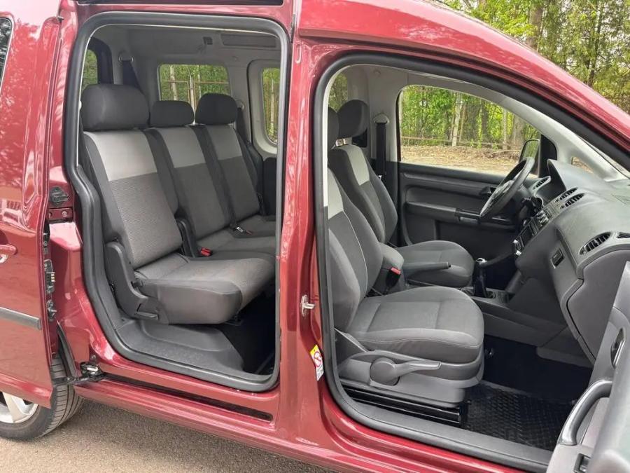 Sarkans Volkswagen Caddy 2011 Ogre, ar dzinēja tilpumu 1.20 L un nobraukumu 231 tūkst. km par 6560 €, foto 14 vietnē AUTOMOTO.COM.LV