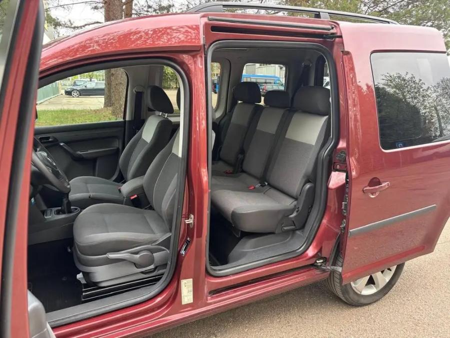 Sarkans Volkswagen Caddy 2011 Ogre, ar dzinēja tilpumu 1.20 L un nobraukumu 231 tūkst. km par 6560 €, foto 15 vietnē AUTOMOTO.COM.LV
