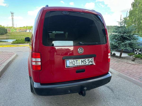 Red Volkswagen Caddy 2011 in Vilnius, with an engine capacity of 1.60 L and mileage of 235 thousand km for 6350 €, photo 6 on AUTOMOTO.COM.LV