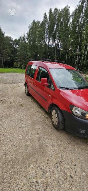 Red Volkswagen Caddy 2011 in Vilnius, with an engine capacity of 1.60 L and mileage of 298 thousand km for 3500 €, photo 3 on AUTOMOTO.COM.LV