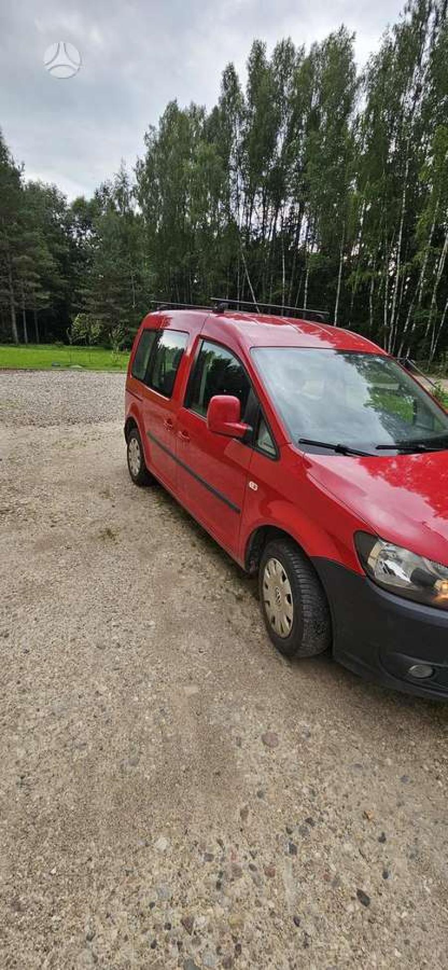 Red Volkswagen Caddy 2011 in Vilnius, with an engine capacity of 1.60 L and mileage of 298 thousand km for 3500 €, photo 3 on AUTOMOTO.COM.LV