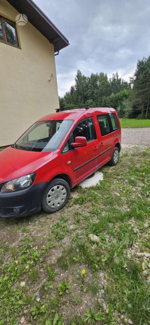 Red Volkswagen Caddy 2011 in Vilnius, with an engine capacity of 1.60 L and mileage of 298 thousand km for 3500 €, photo 4 on AUTOMOTO.COM.LV
