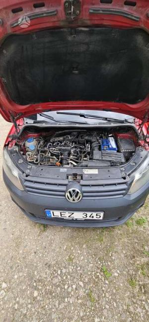 Red Volkswagen Caddy 2011 in Vilnius, with an engine capacity of 1.60 L and mileage of 298 thousand km for 3500 €, photo 6 on AUTOMOTO.COM.LV
