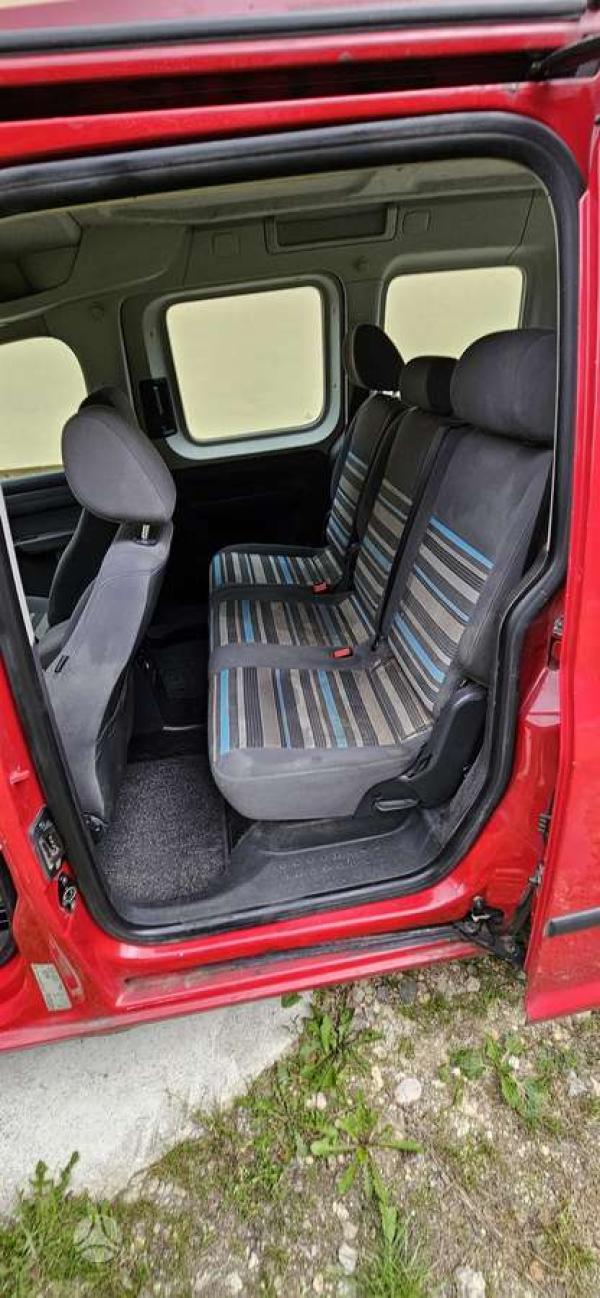 Sarkans Volkswagen Caddy 2011 Viļņa, ar dzinēja tilpumu 1.60 L un nobraukumu 298 tūkst. km par 3500 €, foto 7 vietnē AUTOMOTO.COM.LV