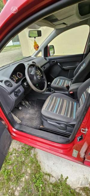Red Volkswagen Caddy 2011 in Vilnius, with an engine capacity of 1.60 L and mileage of 298 thousand km for 3500 €, photo 9 on AUTOMOTO.COM.LV