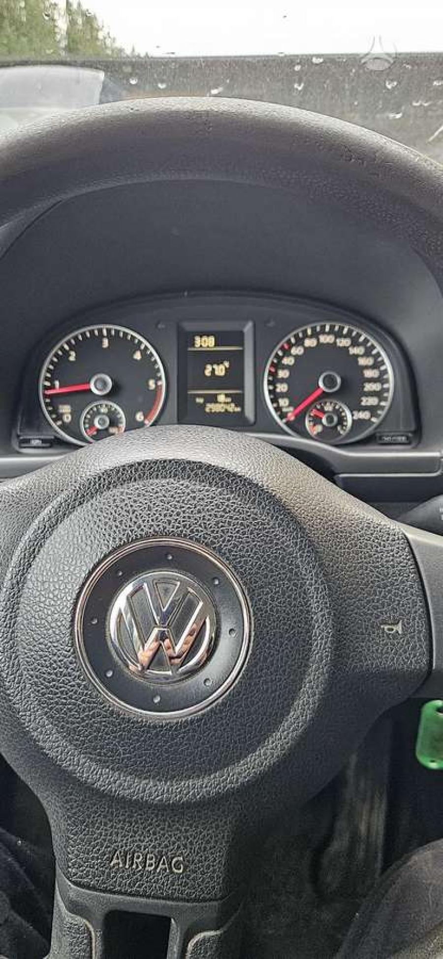 Red Volkswagen Caddy 2011 in Vilnius, with an engine capacity of 1.60 L and mileage of 298 thousand km for 3500 €, photo 10 on AUTOMOTO.COM.LV