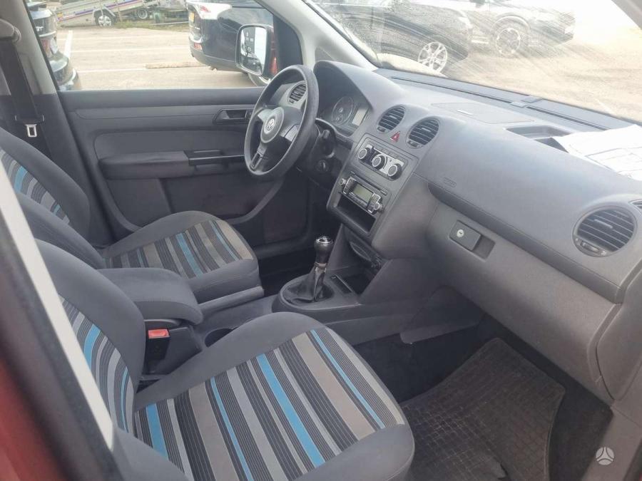Sarkans Volkswagen Caddy 2011 Utena, ar dzinēja tilpumu 1.60 L un nobraukumu 243 tūkst. km par 6150 €, foto 8 vietnē AUTOMOTO.COM.LV